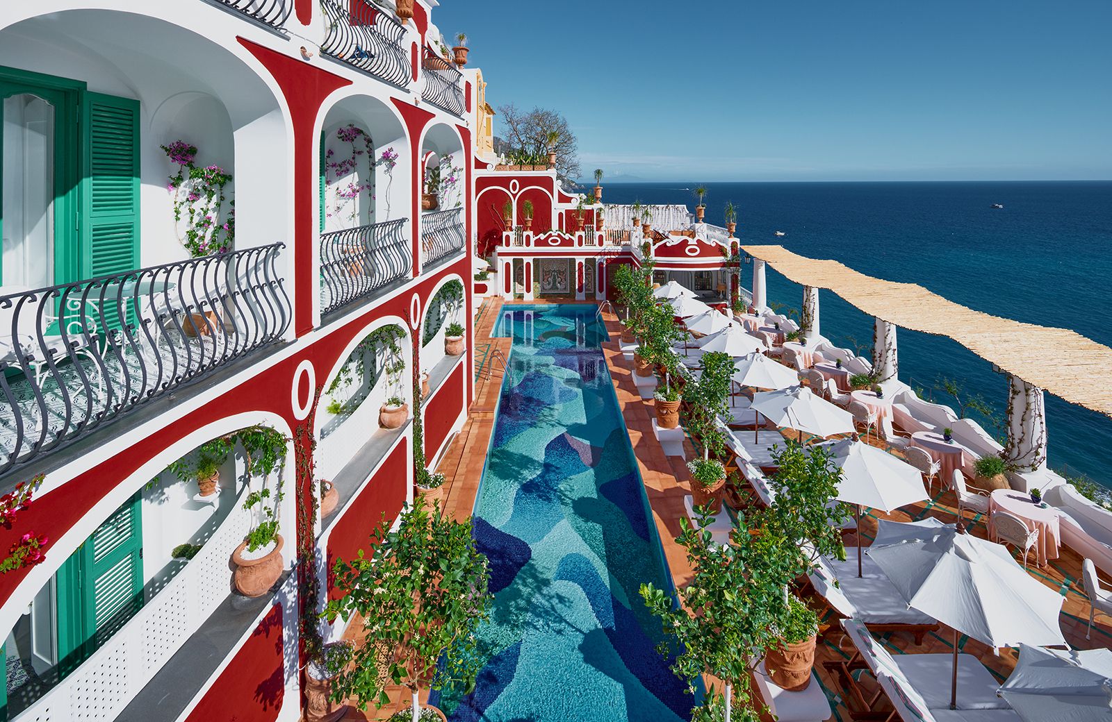 Bisazza decorates the new swimming pool of the luxury hotel Le Sirenuse ...